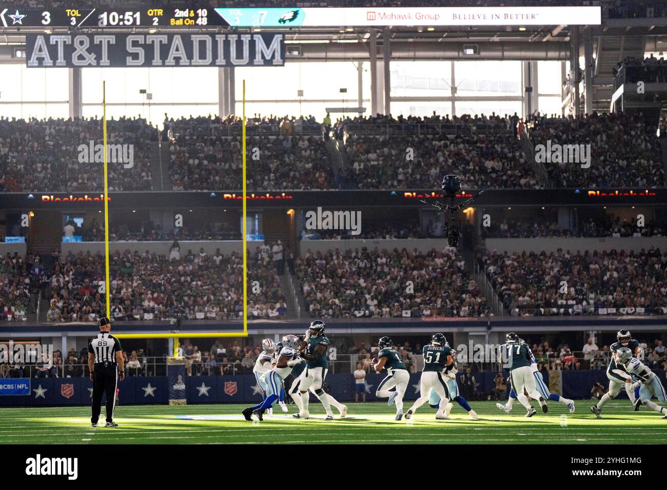 The Dallas Cowboys and Philadelphia Eagles play during the first half ...