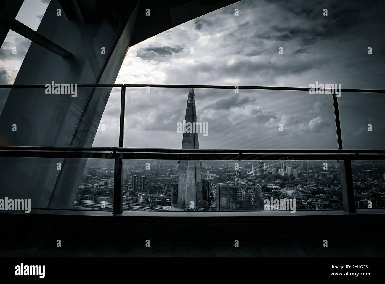 Tall steel frame panoramic glass hi-res stock photography and images ...