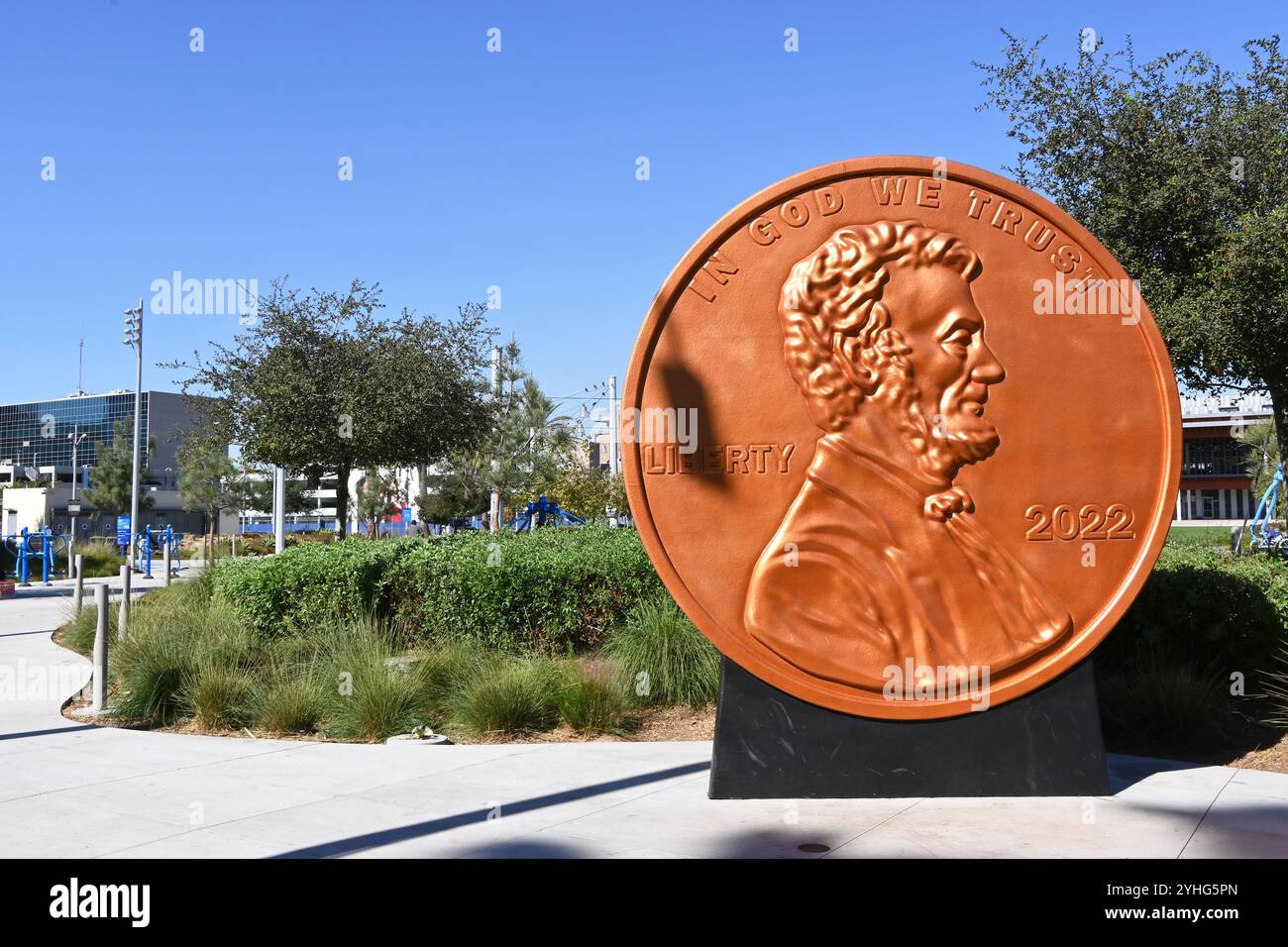 LONG BEACH, CALIFORNIA - 8 NOV 2024: Penny Statue at the entrance to ...