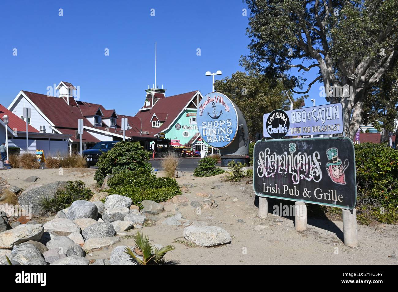 LONG BEACH, CALIFORNIA - 8 NOV 2024: Signs and shops at Shoreline ...
