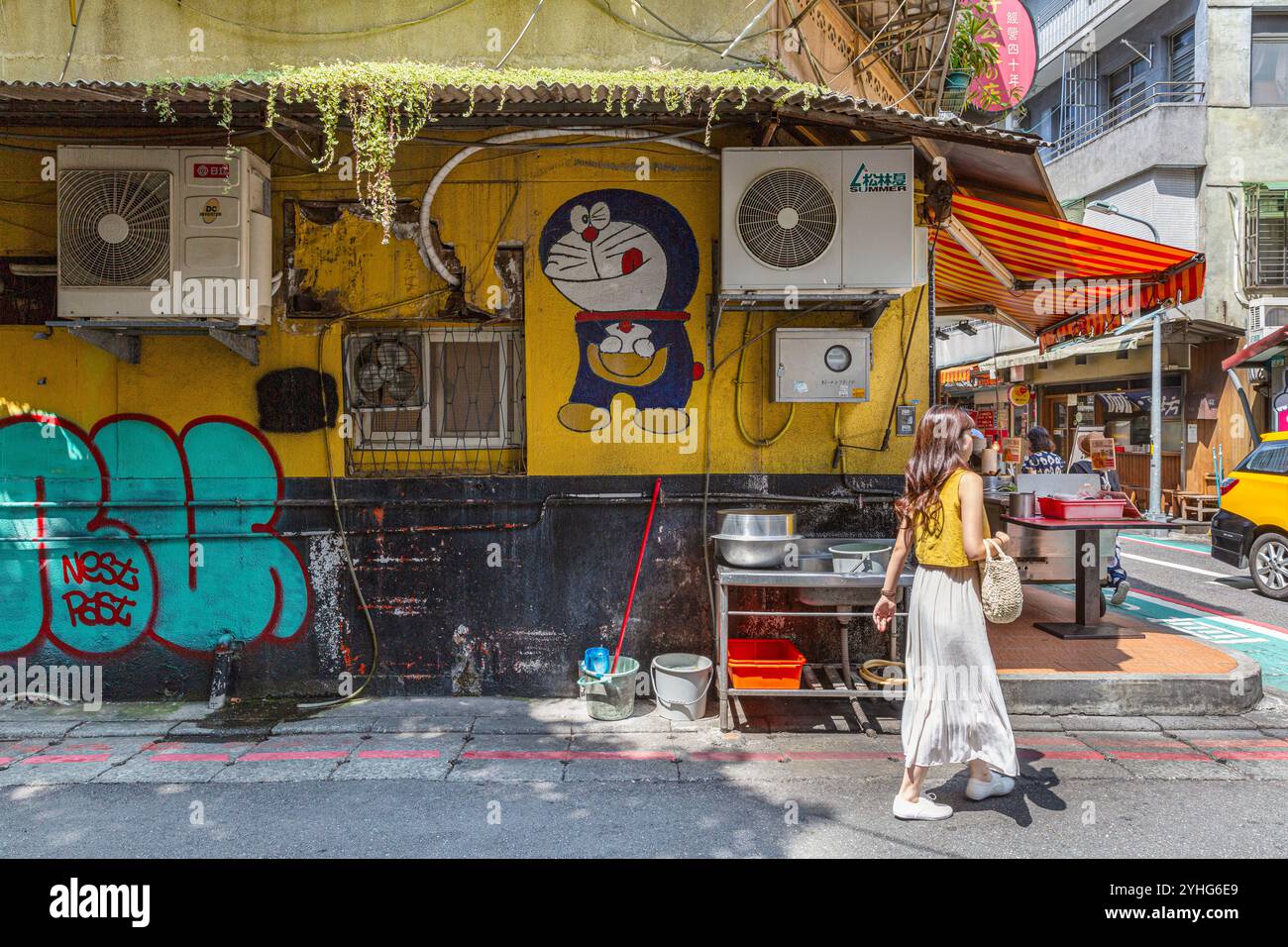 Streets and shop of Taipei, Taiwan Stock Photo - Alamy
