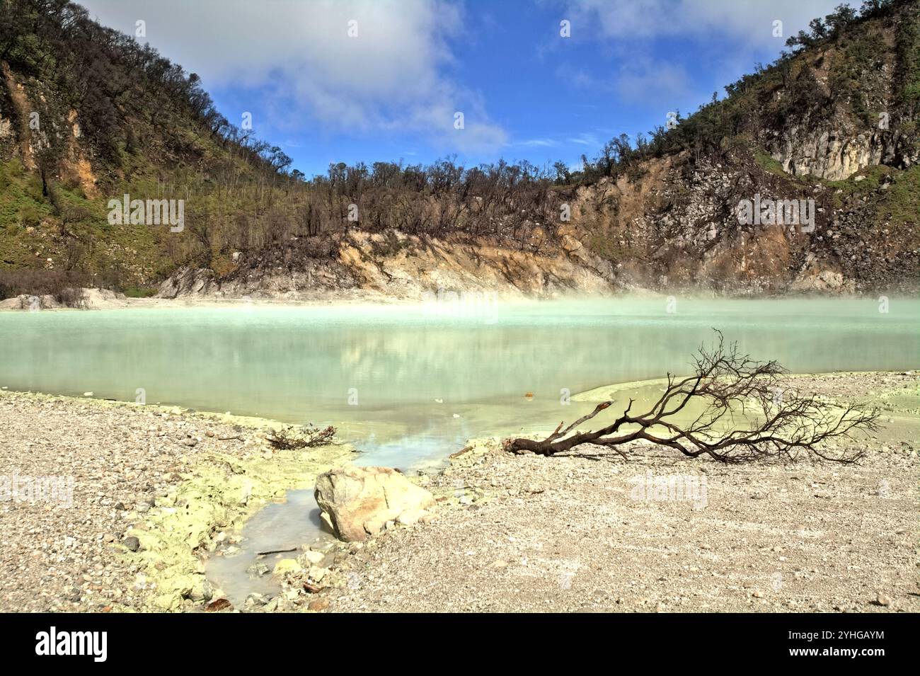 Craterlake environment hi-res stock photography and images - Alamy