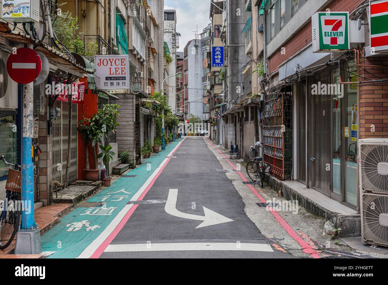 Streets and archtecture of Taipei, Taiwan Stock Photo - Alamy
