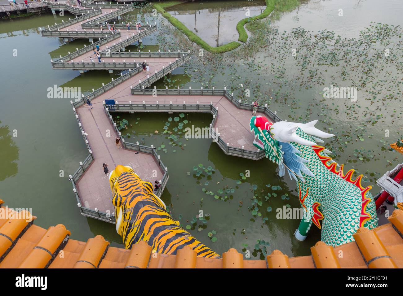 The Dragon and Tiger Pagoda Temple in Kaohsiung, Taiwan Stock Photo - Alamy