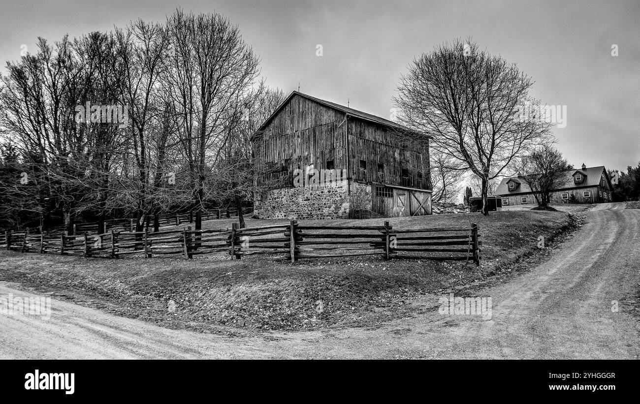 the beautiful old barns of the country Stock Photo - Alamy