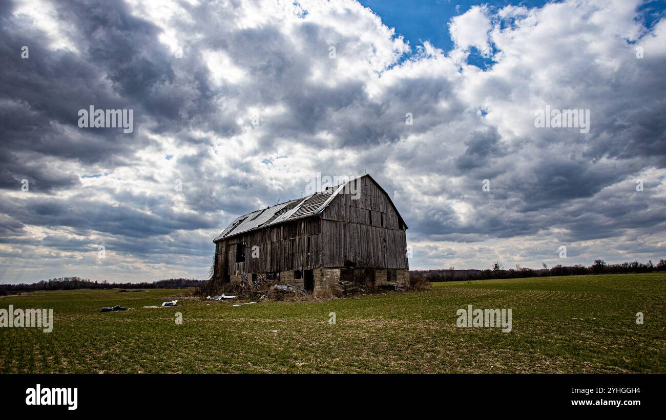 The beauty of old barns Stock Photo - Alamy