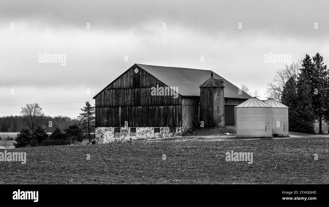 the beautiful old barns of the country Stock Photo - Alamy