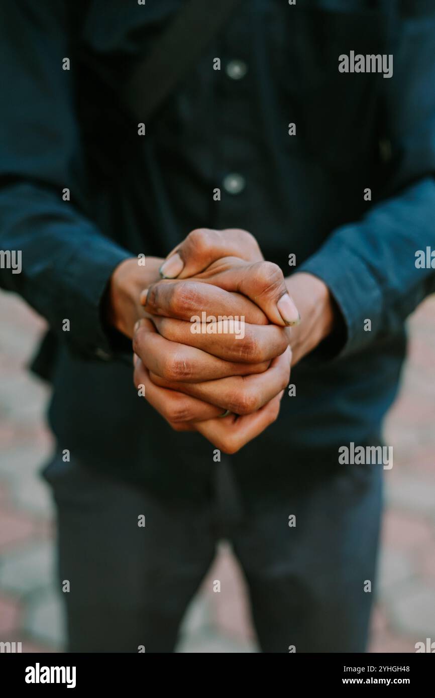 Hands cupped together hi-res stock photography and images - Alamy