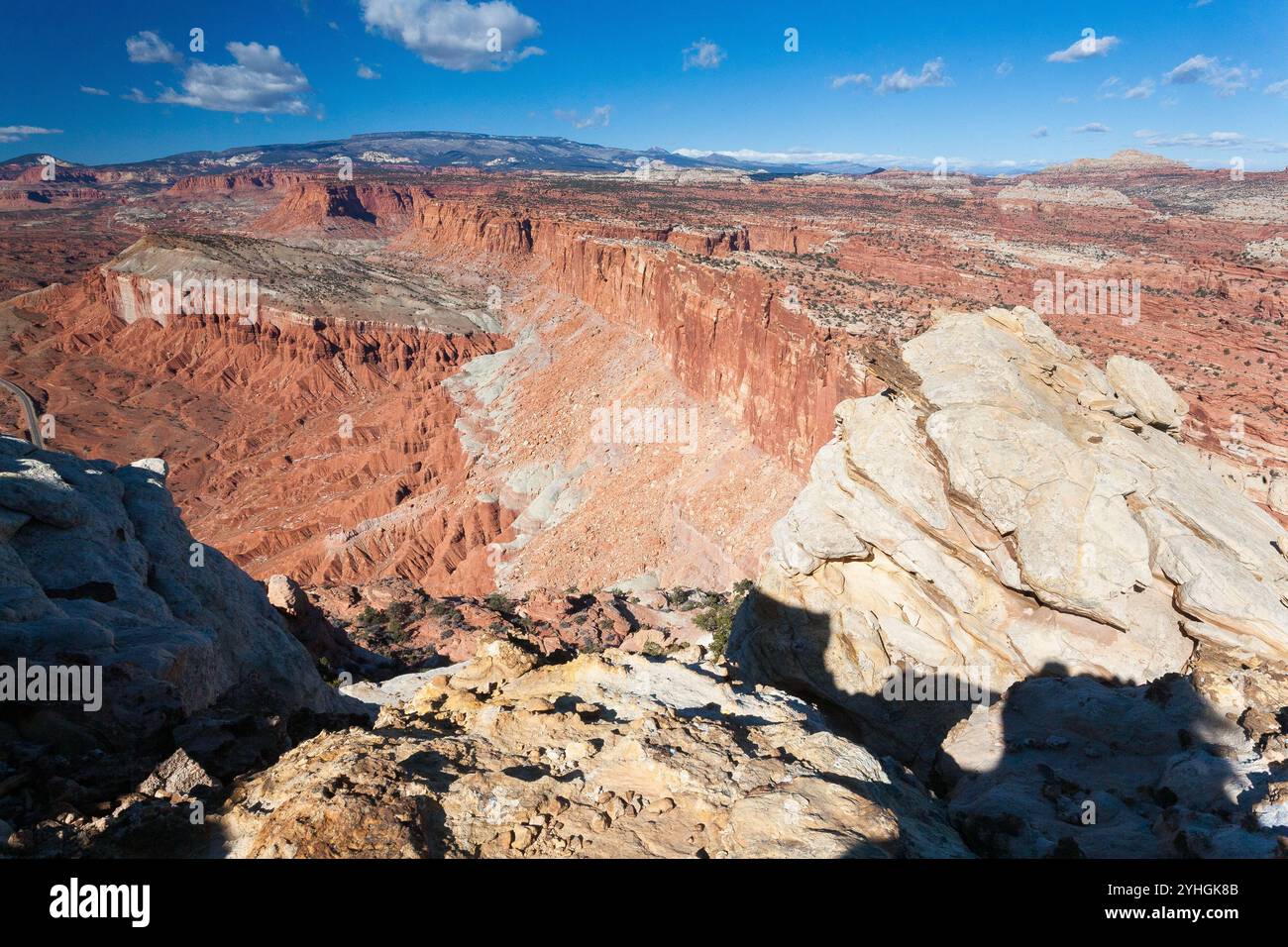 The Waterpocket Fold extending into the distance below the Navajo Knobs ...