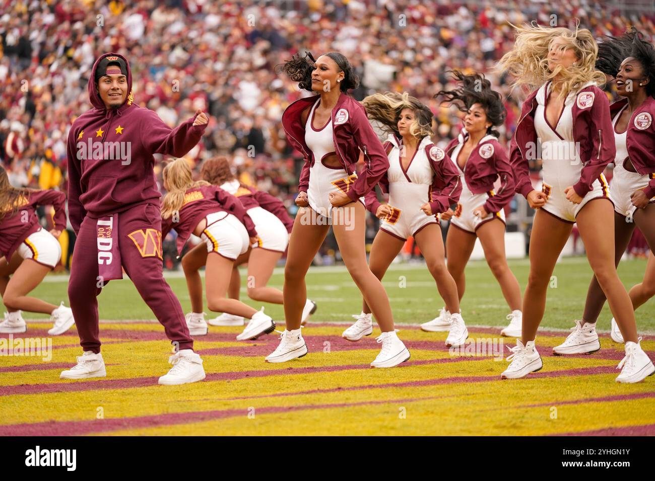 Washington commanders cheerleaders hi-res stock photography and images - Alamy