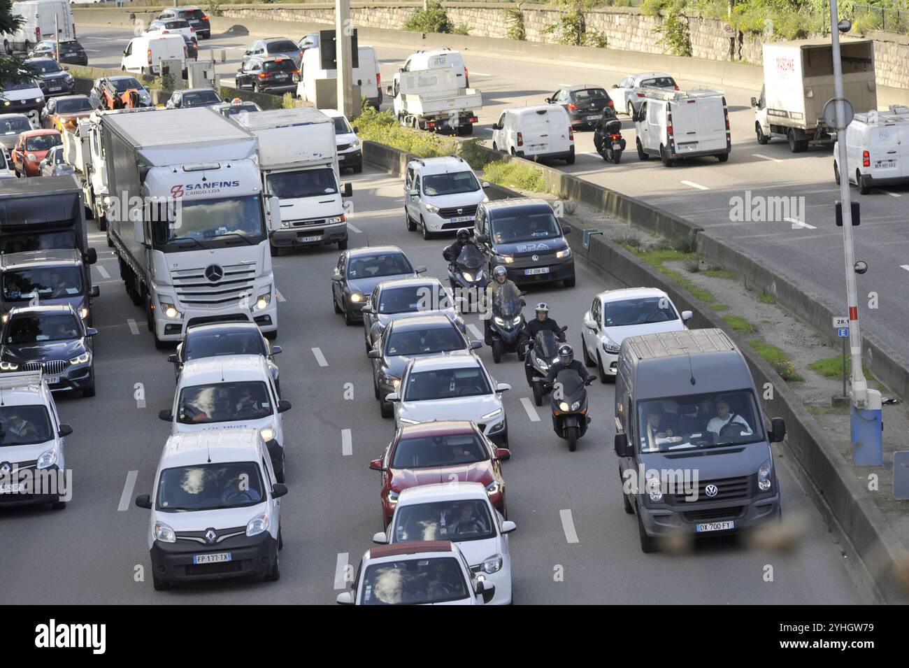 FRANCE. PARIS (75) TRAFFIC JAM ON THE PARIS RING ROAD (AT PORTE DES ...