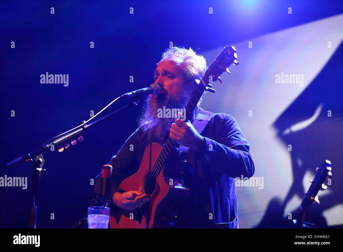 Sam Beam alias Iron & Wine bei einem Konzert im Huxleys Neue Welt in ...