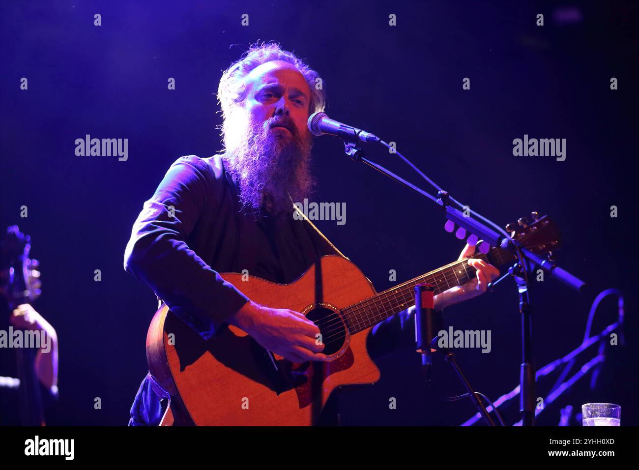 Sam Beam alias Iron & Wine bei einem Konzert im Huxleys Neue Welt in ...
