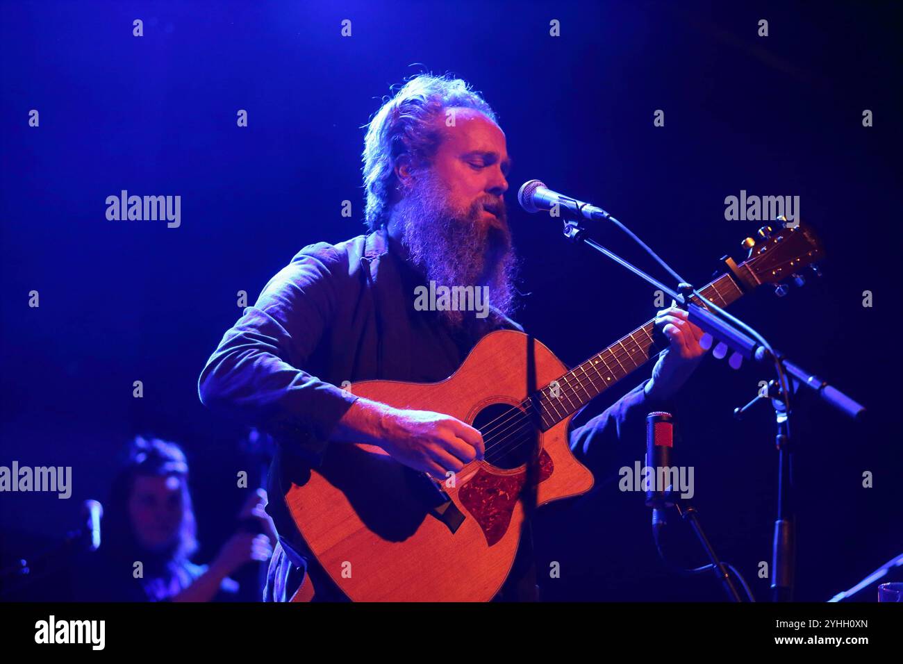 Sam Beam alias Iron & Wine bei einem Konzert im Huxleys Neue Welt in ...