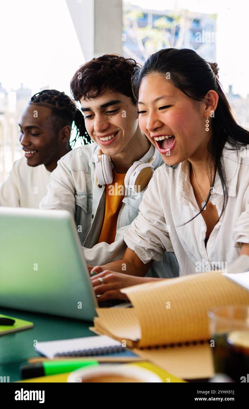 Diverse group cheerful teenage students hi-res stock photography and images - Alamy