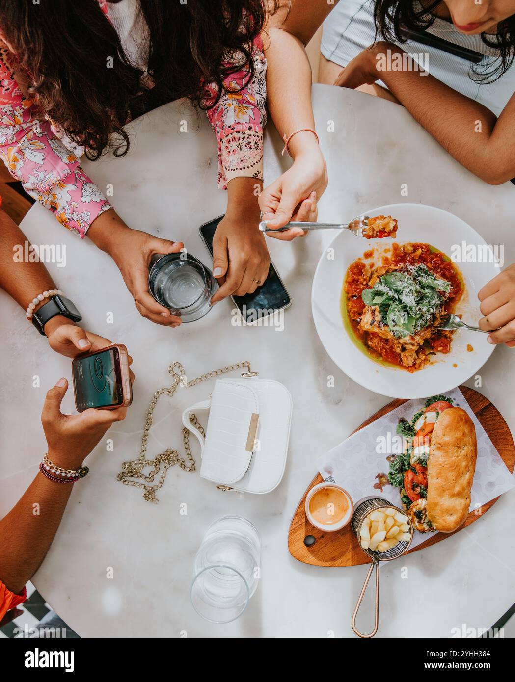 Bun kabab hi-res stock photography and images - Alamy