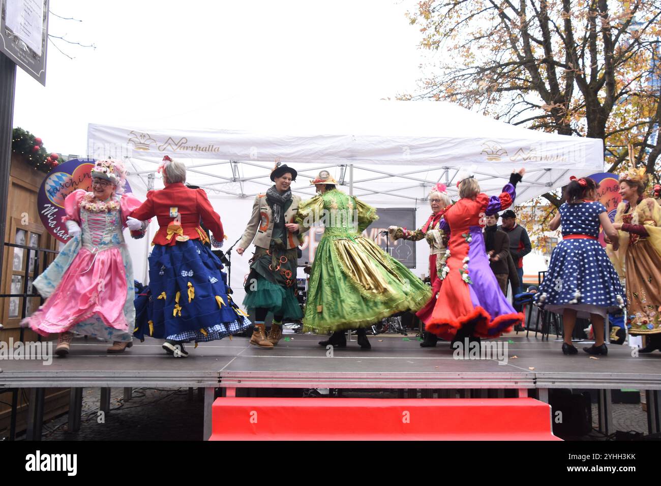 Muenchner Marktweiber Tanz Muenchen 11.11.2024 Viktualienmarkt ...