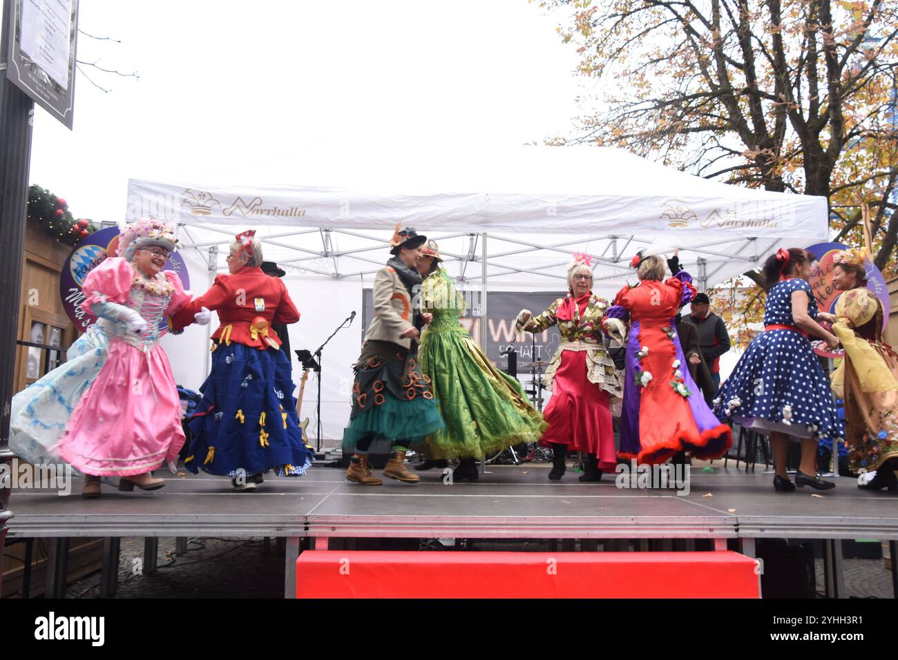 Muenchner Marktweiber Tanz Muenchen 11.11.2024 Viktualienmarkt ...