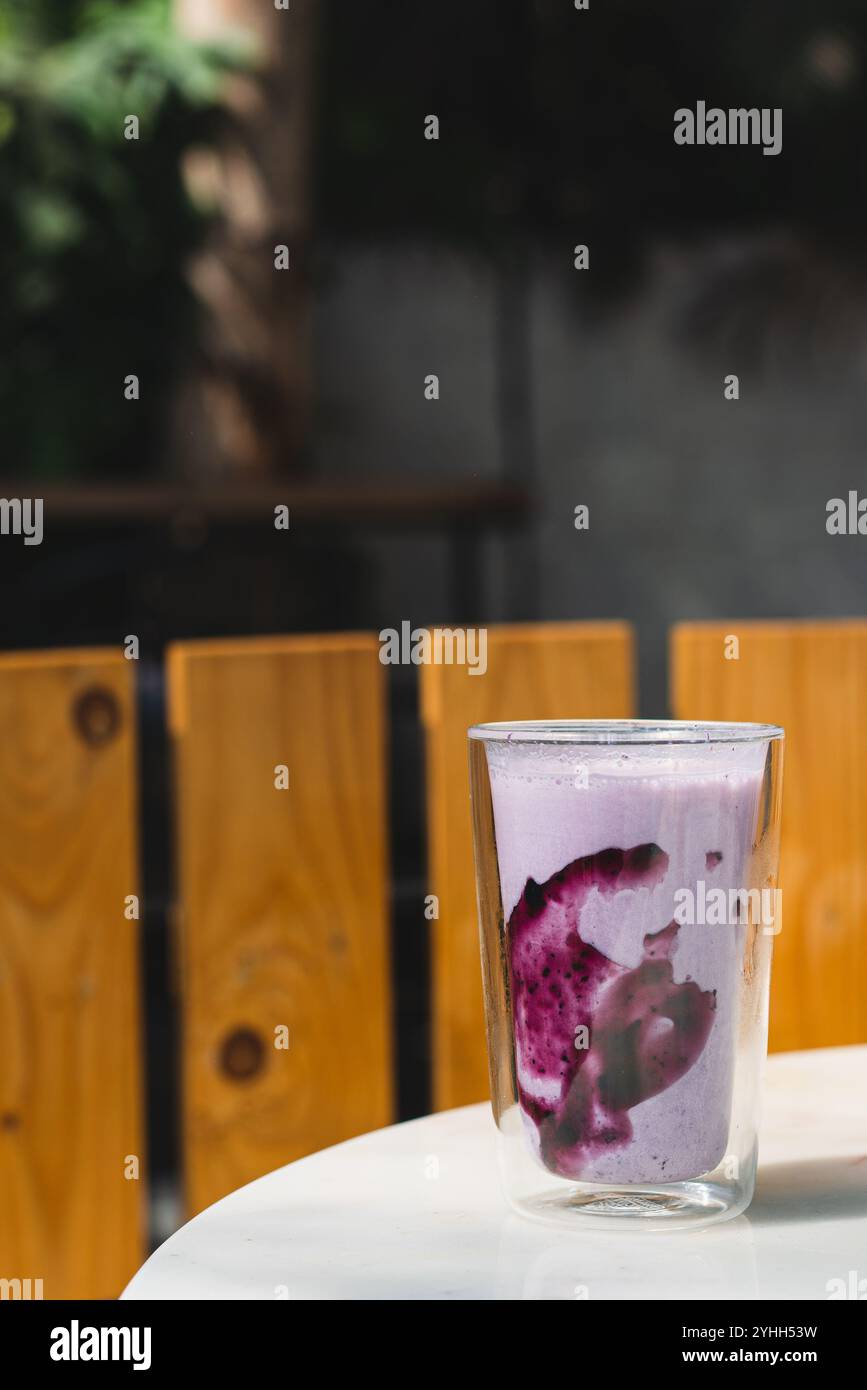 Thick milkshake hi-res stock photography and images - Alamy