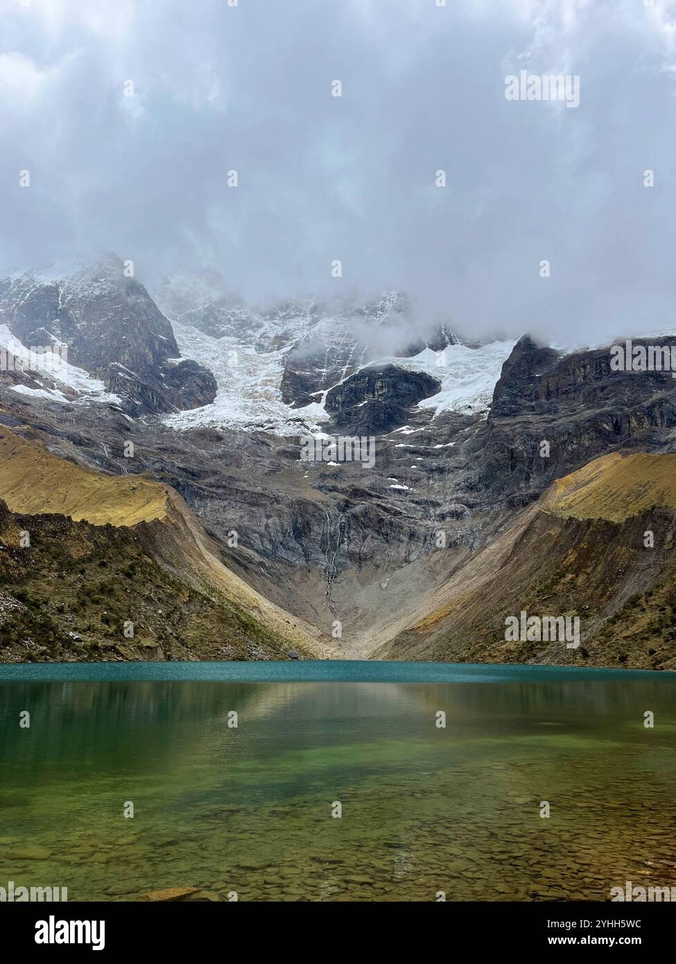 Humantay lake hi-res stock photography and images - Alamy