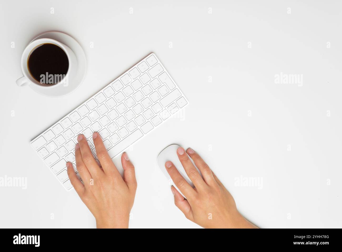 women's hands using keyboard and mouse Stock Photo - Alamy