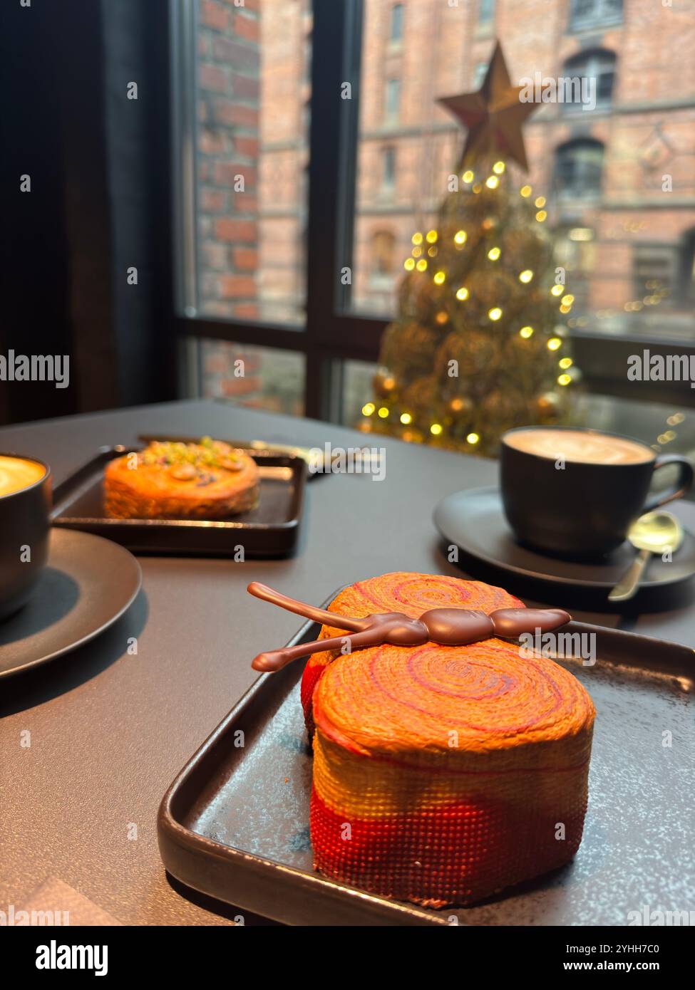 Warm festive setting hi-res stock photography and images - Alamy