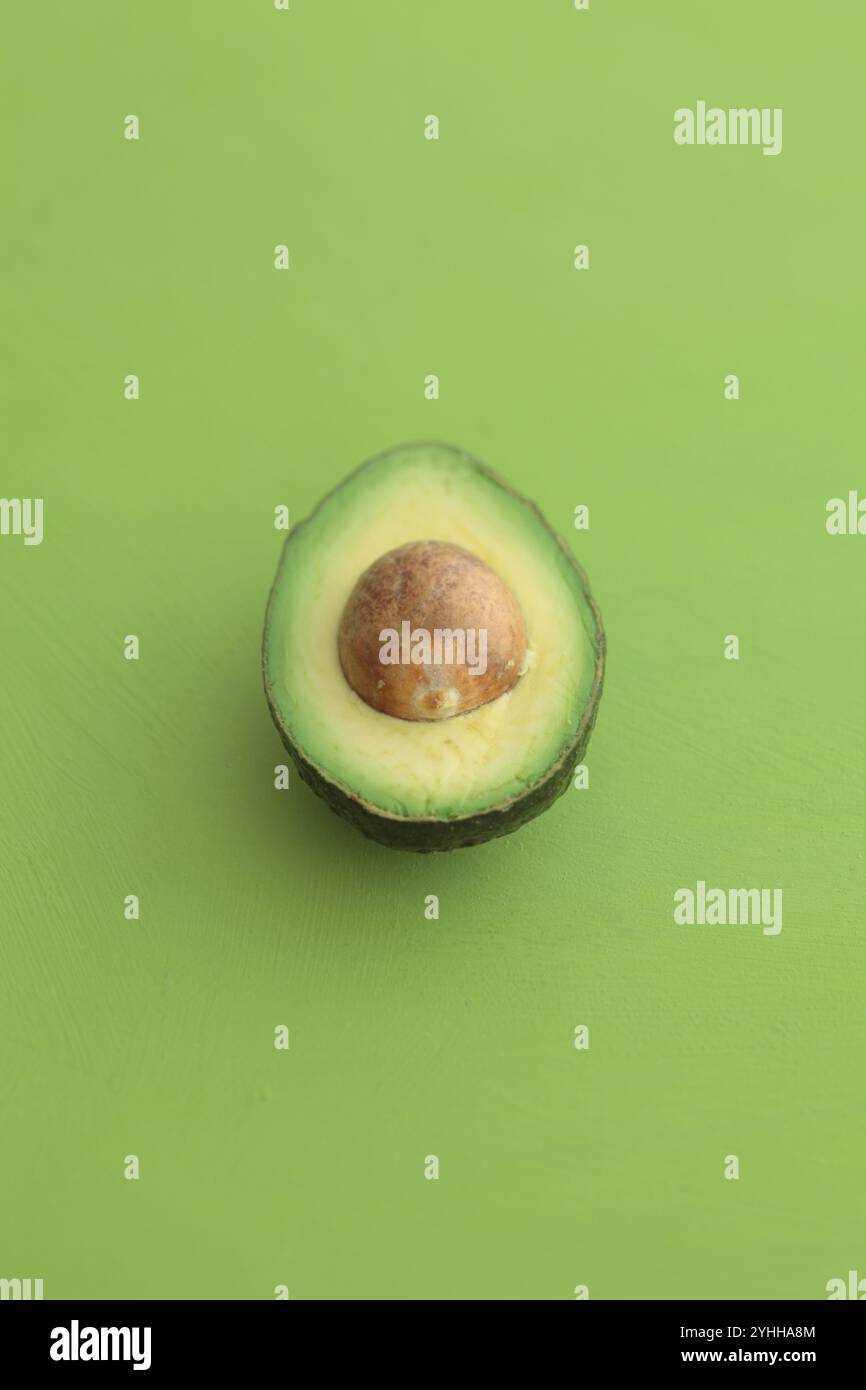 Avocado cross section hi-res stock photography and images - Alamy