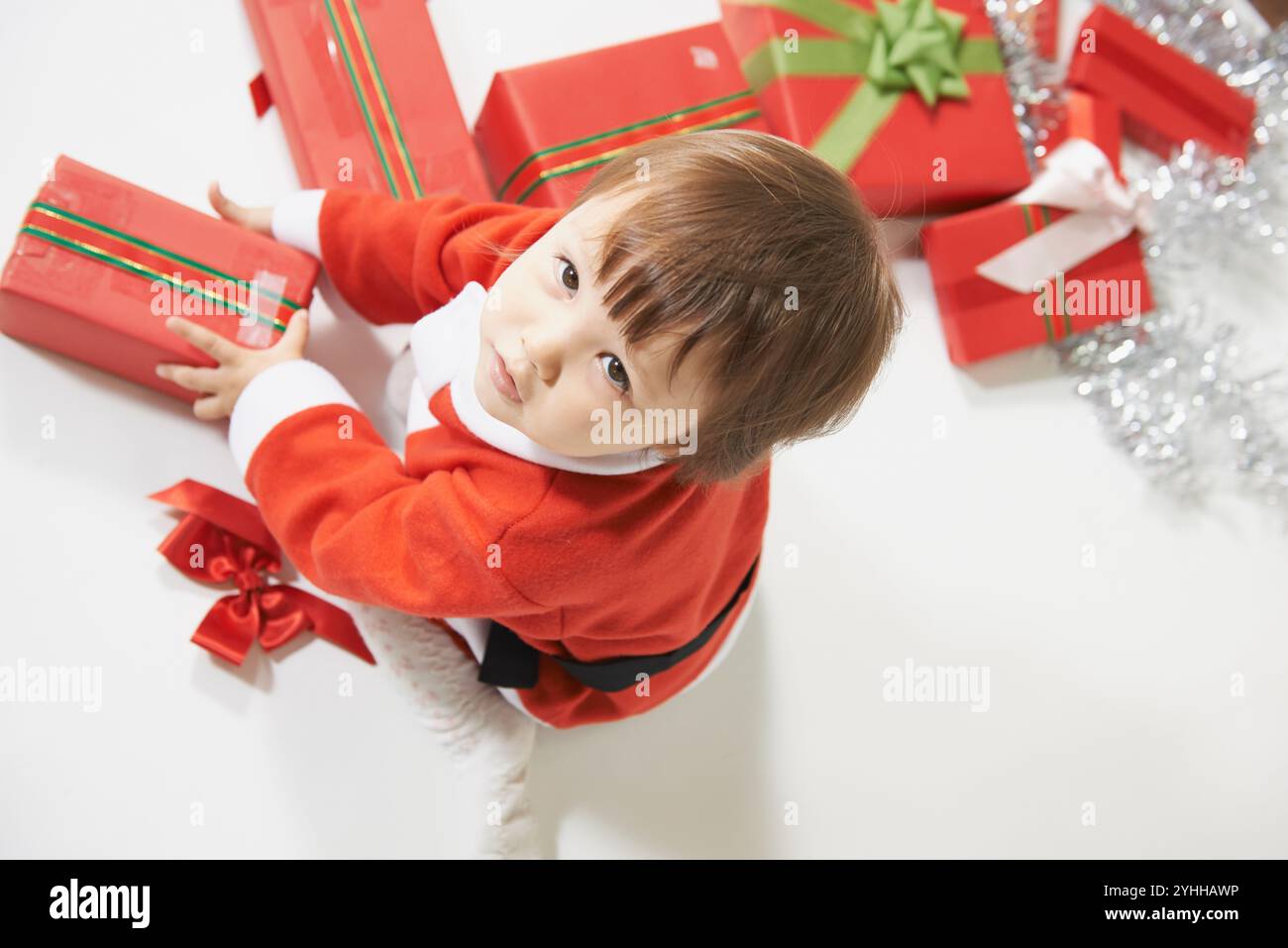 Child dressed as a tree costume hi-res stock photography and images - Alamy