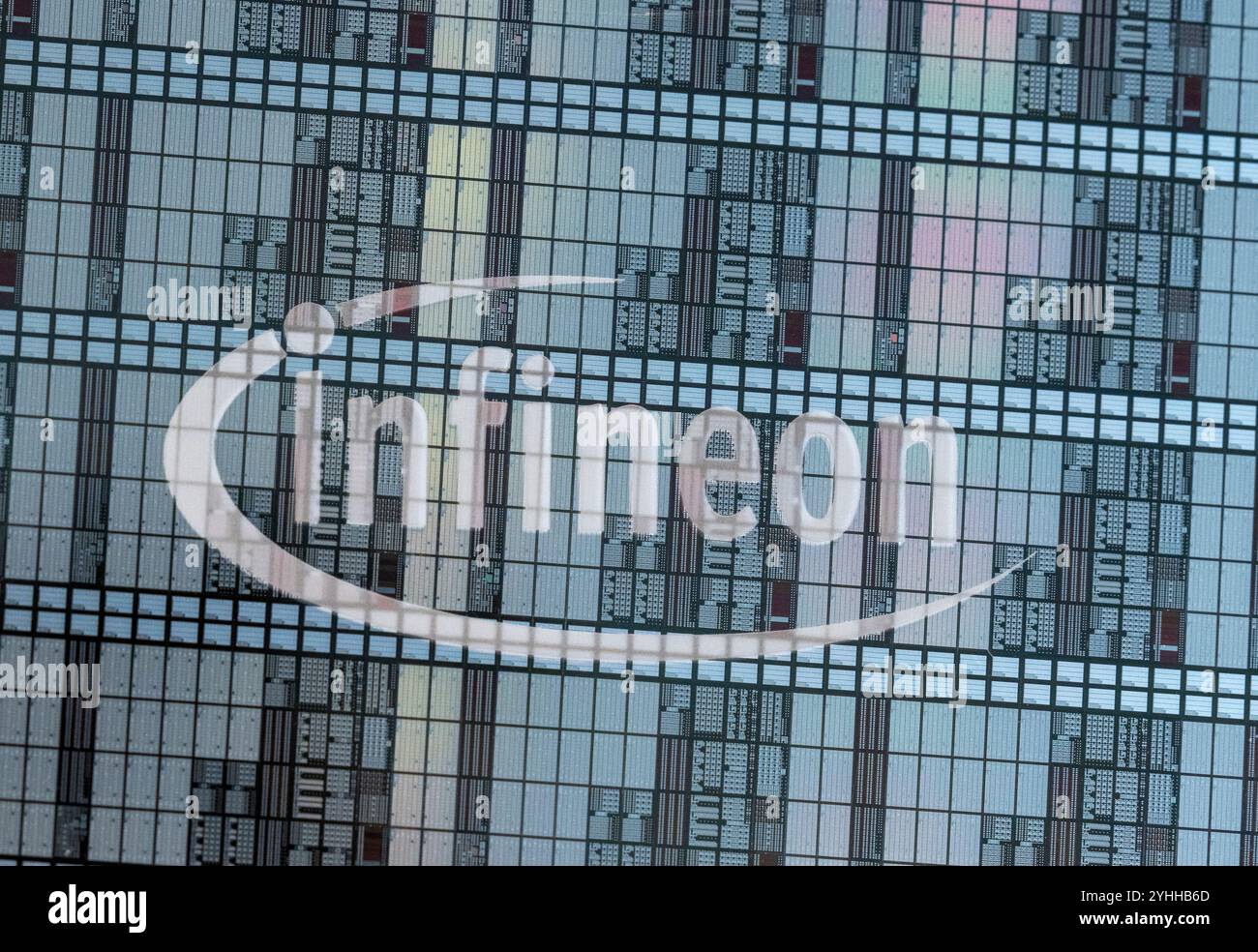 Neubiberg, Germany. 12th Nov, 2024. A semiconductor dummy with the ...