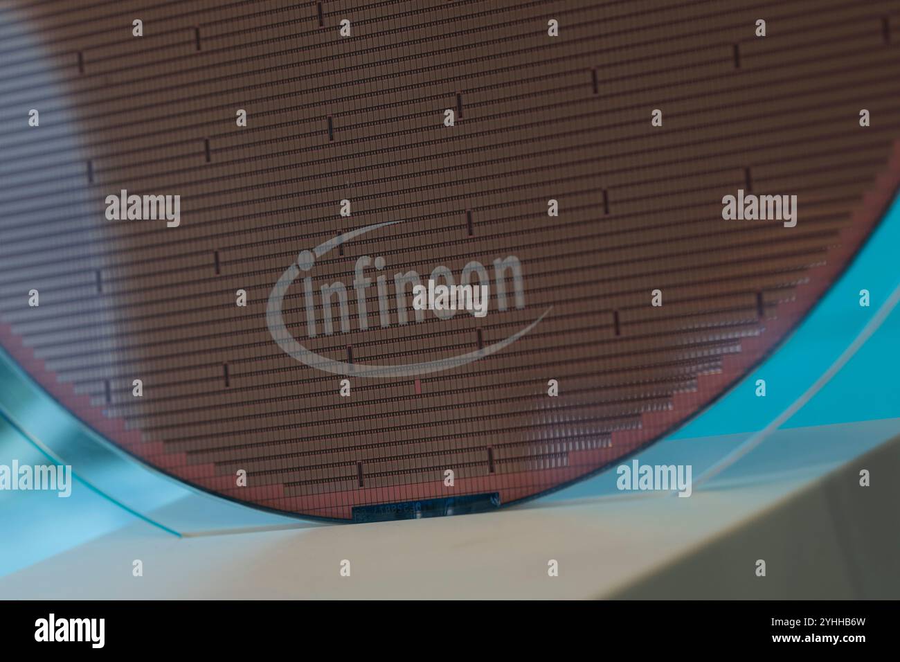 Neubiberg, Germany. 12th Nov, 2024. A semiconductor dummy with the ...