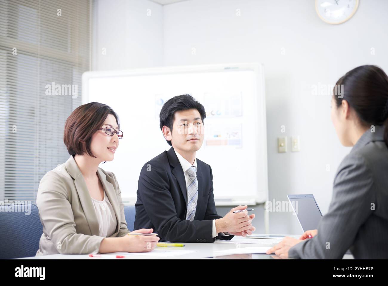 Man making a suggestion hi-res stock photography and images - Alamy