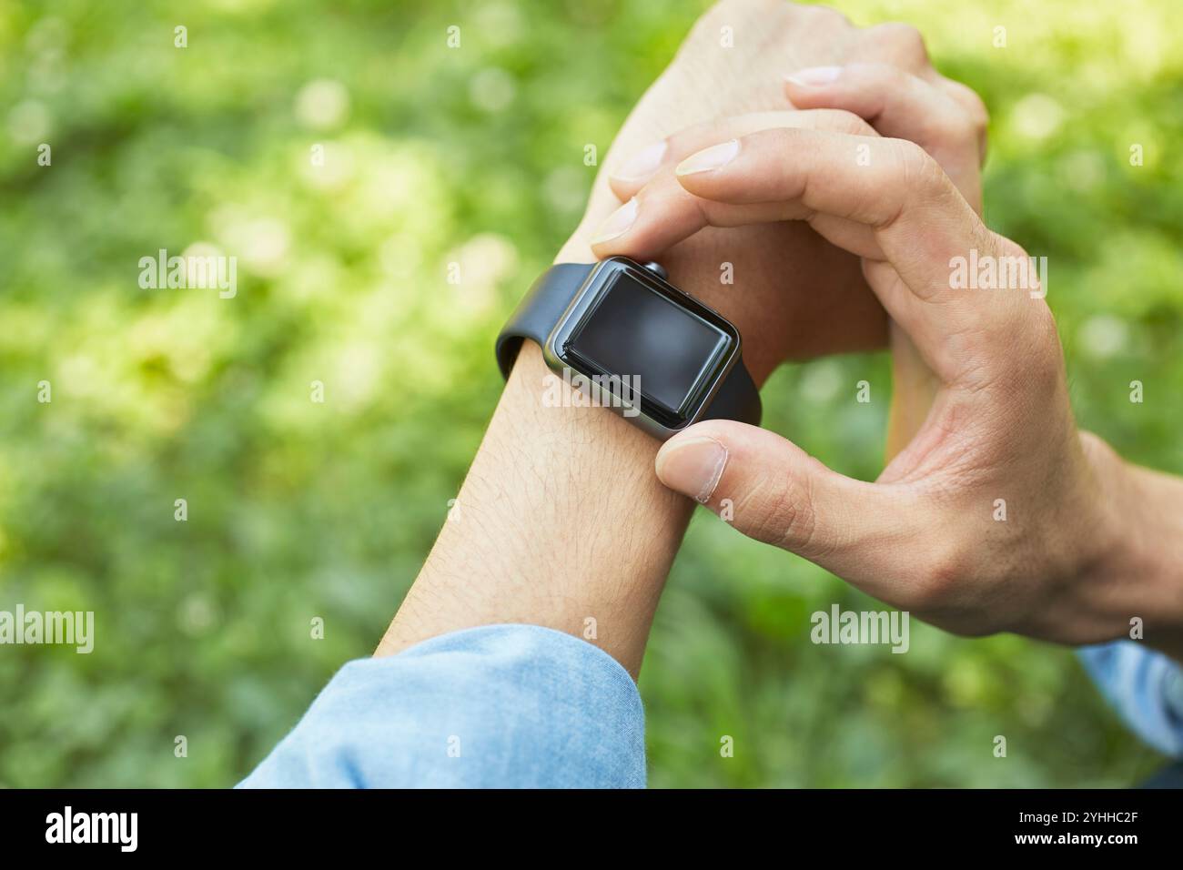 Man wearing a smartwatch Stock Photo - Alamy