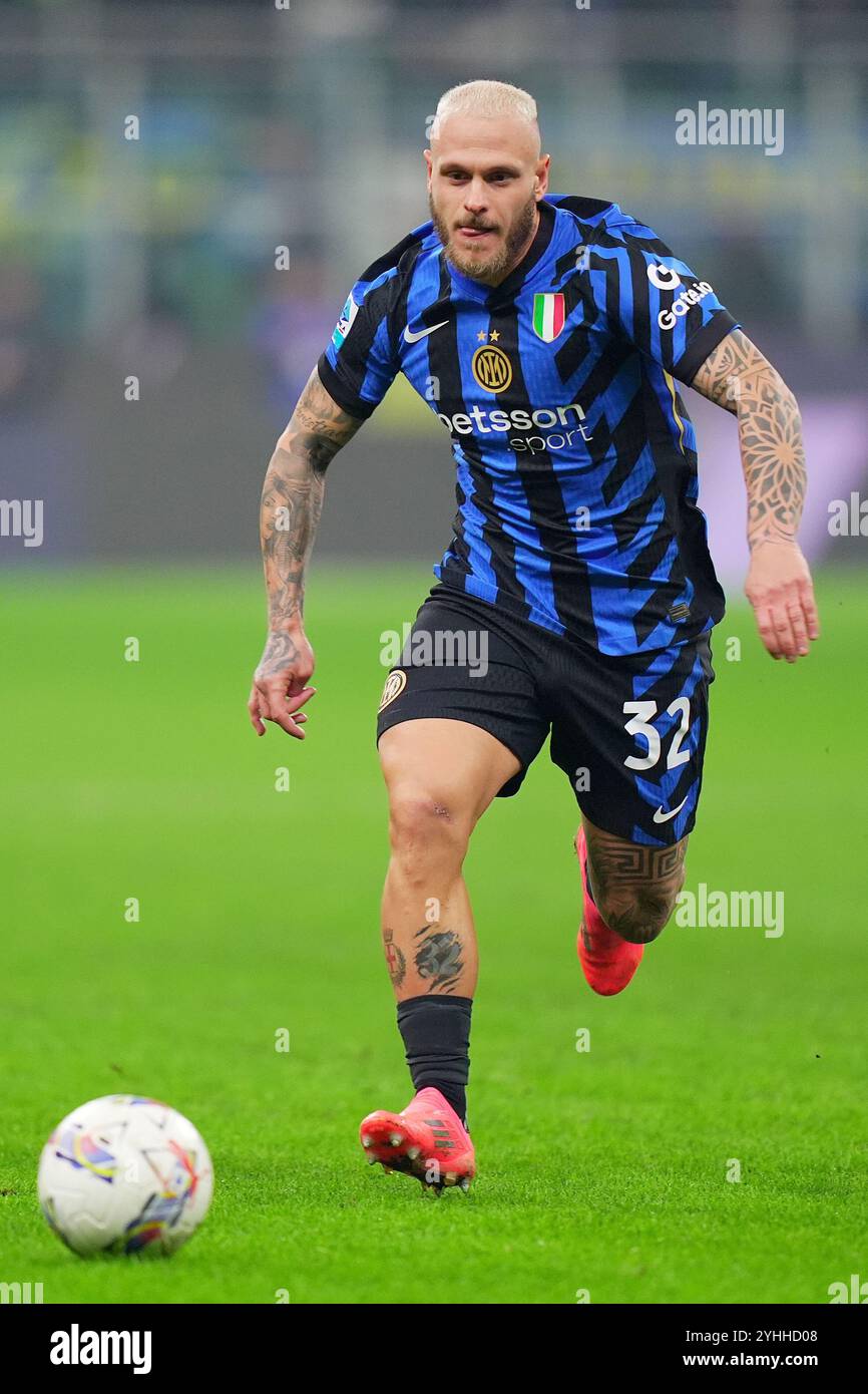 Milano, Italia. 10th Nov, 2024. Inter Milan's Federico Dimarco during the Serie A soccer match ...