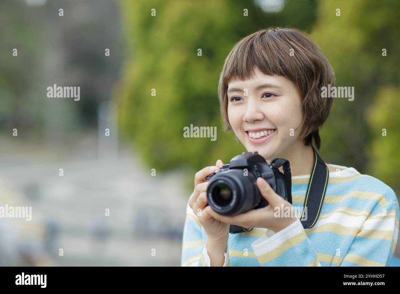 Filming camera woman hi-res stock photography and images - Alamy