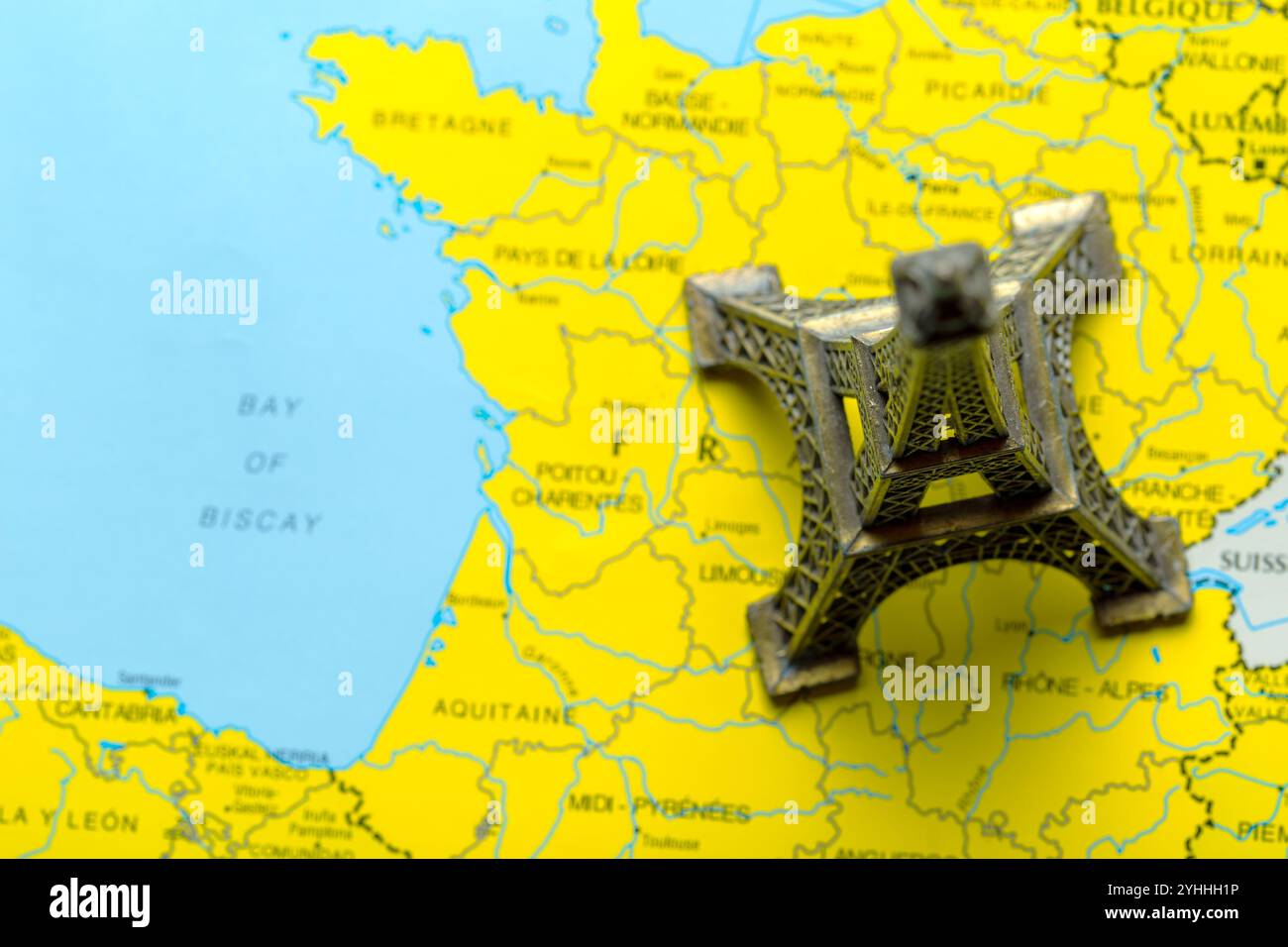 Eiffel tower on map Stock Photo - Alamy