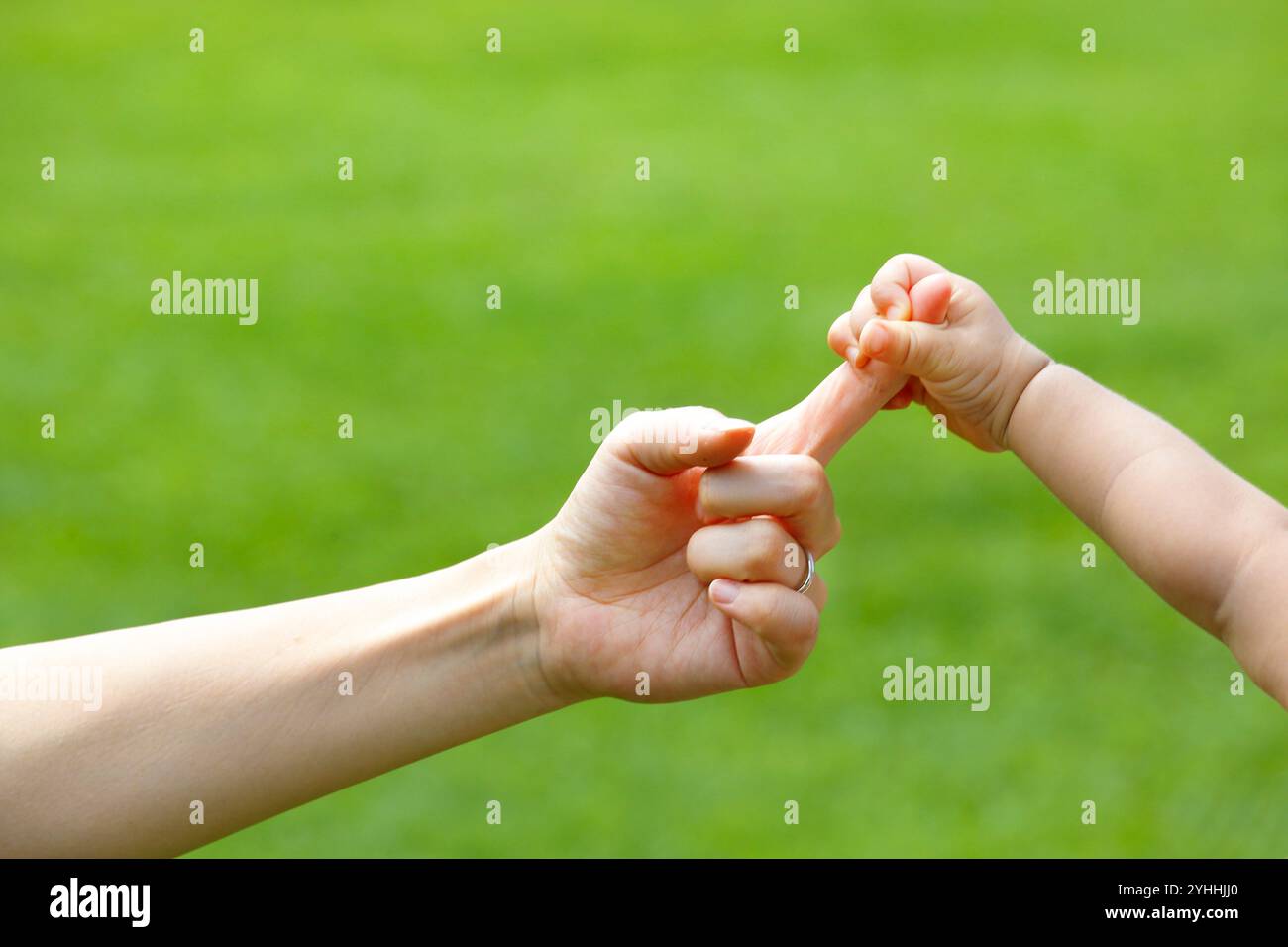 Parent and child Hand Stock Photo - Alamy