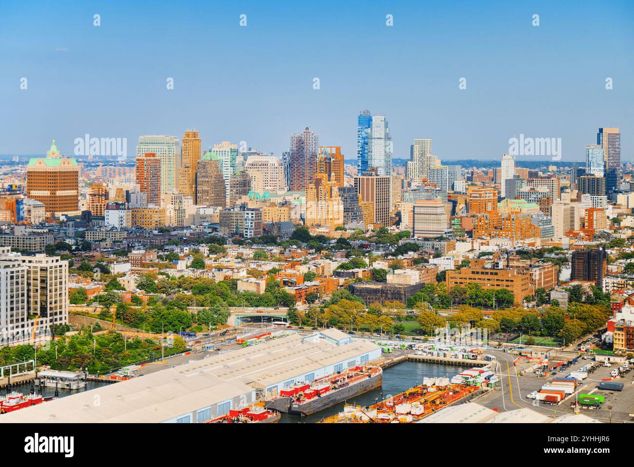 Fly over, view of New York and Manhattan from a bird's eye view Stock ...