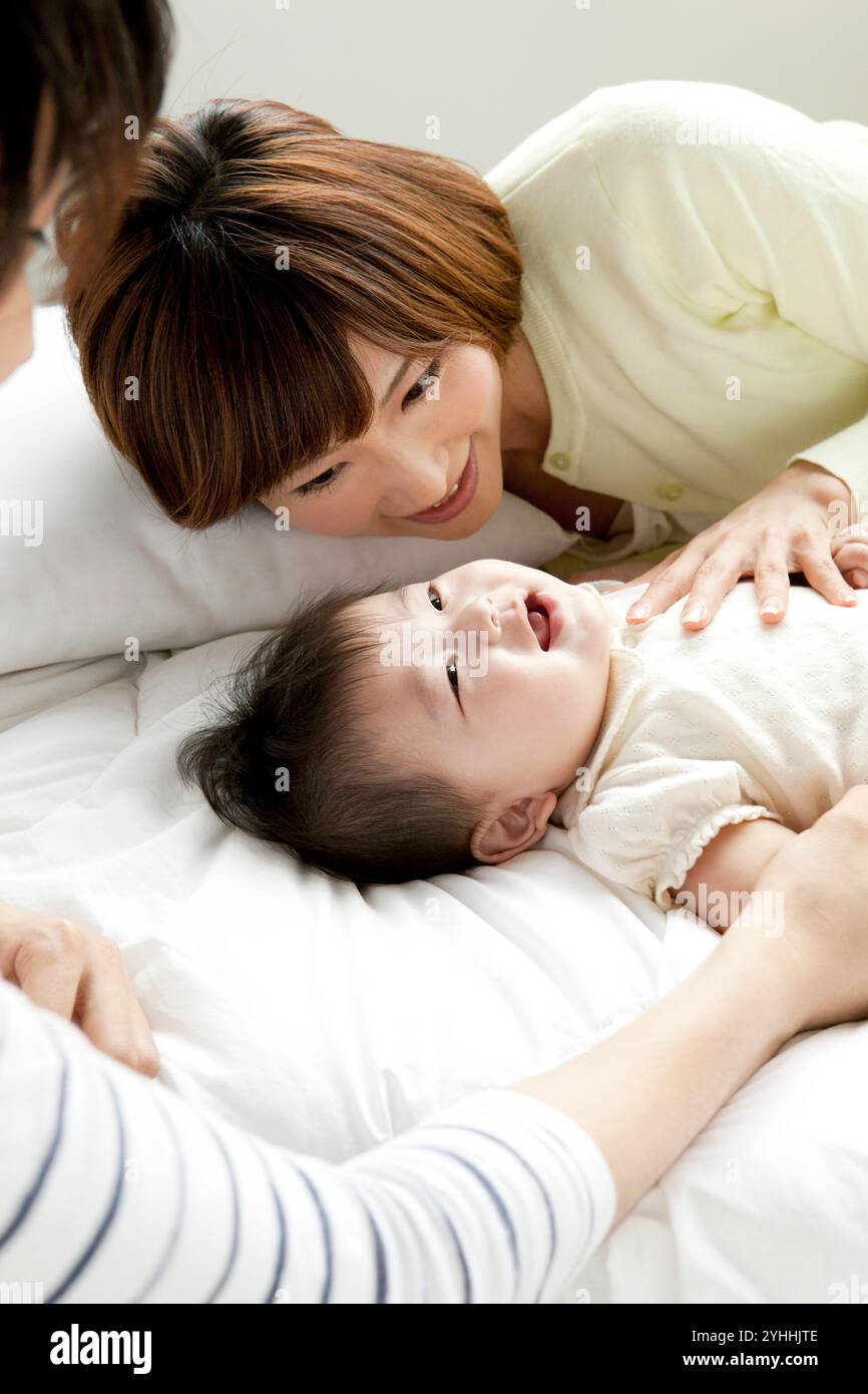 Human mother nursing hi-res stock photography and images - Alamy