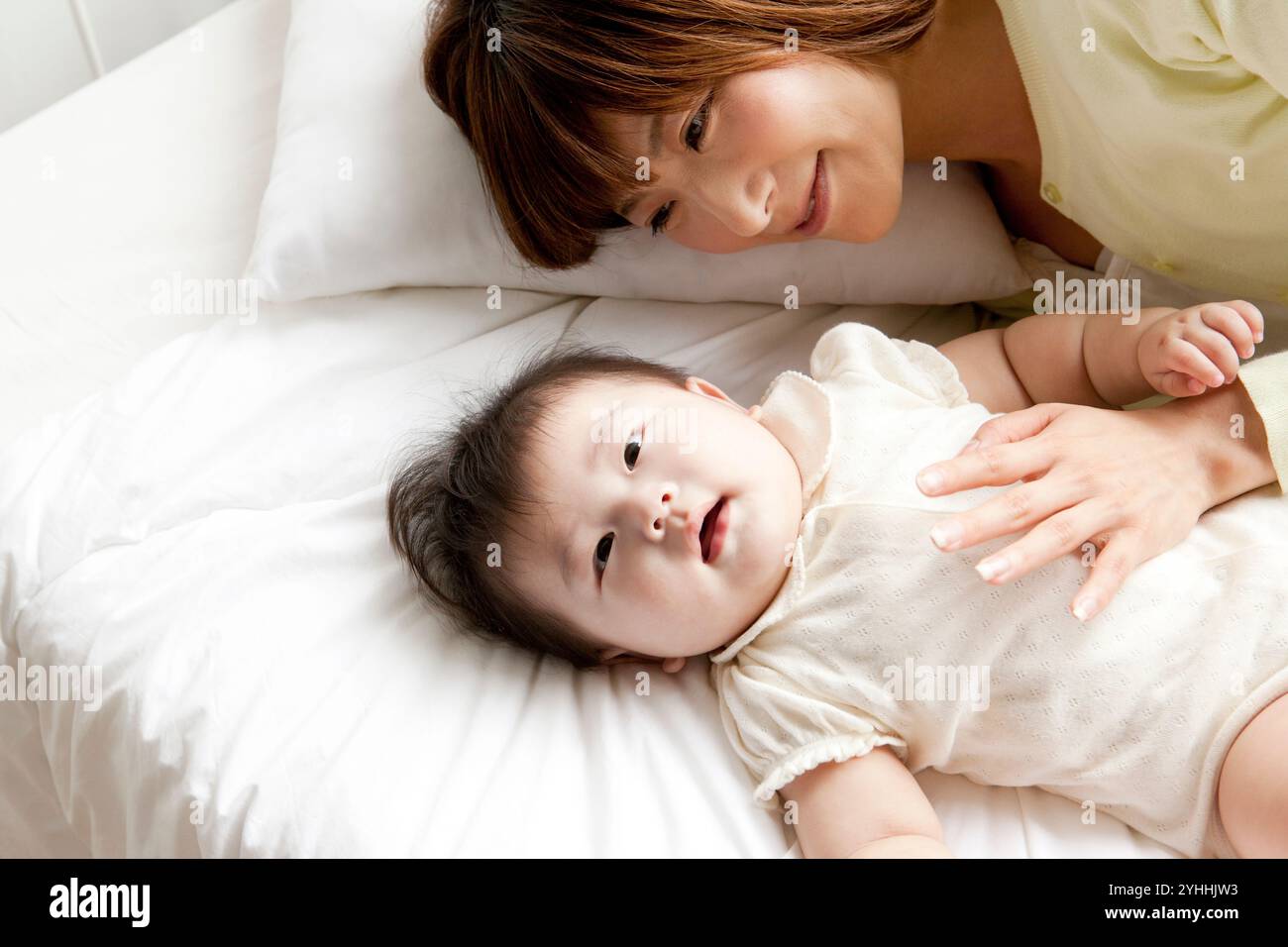 Human mother nursing hi-res stock photography and images - Alamy