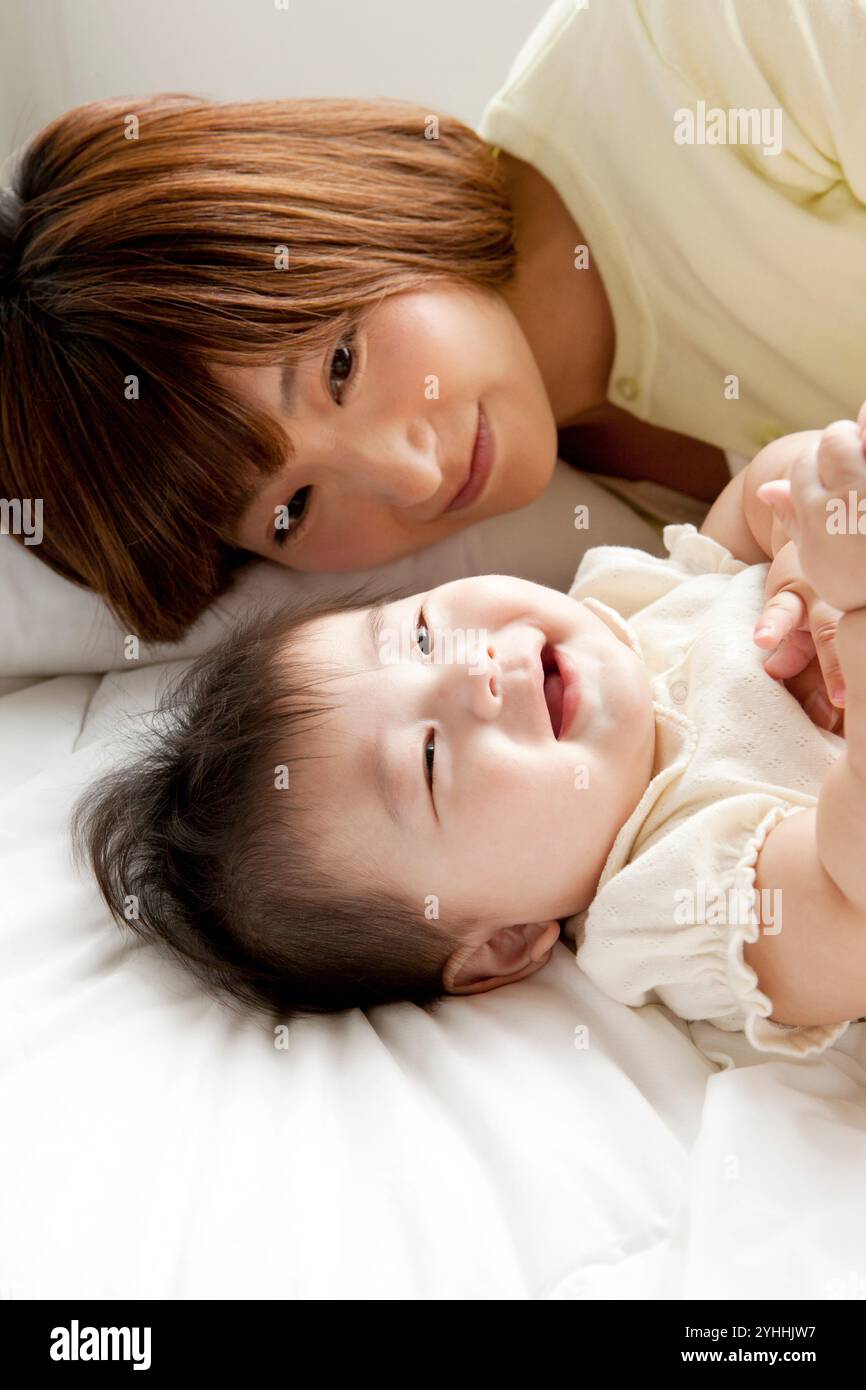 Human mother nursing hi-res stock photography and images - Alamy