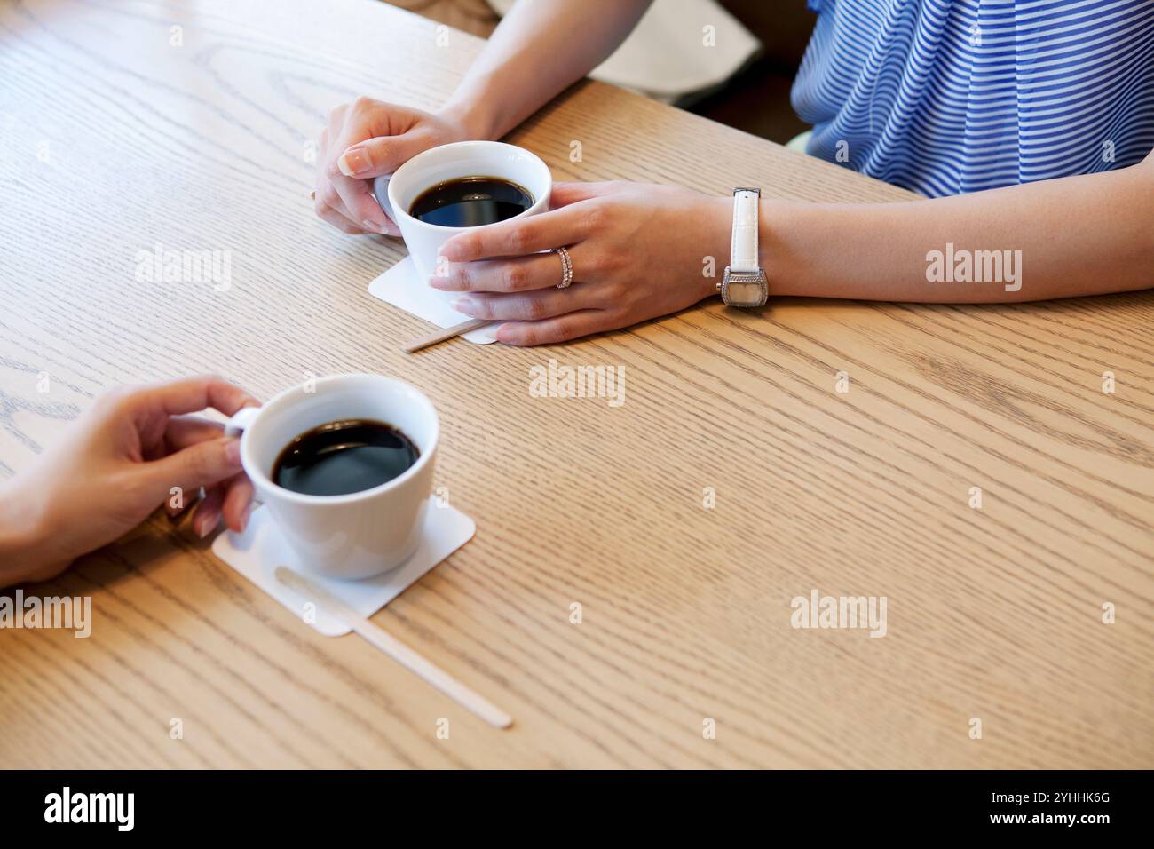 Coffee chat cafe hi-res stock photography and images - Alamy