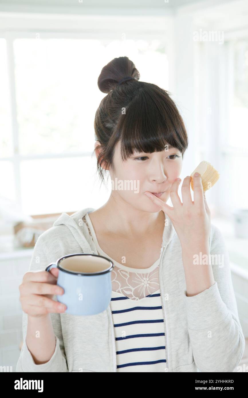 Teenage schoolgirl at break time Stock Photo - Alamy