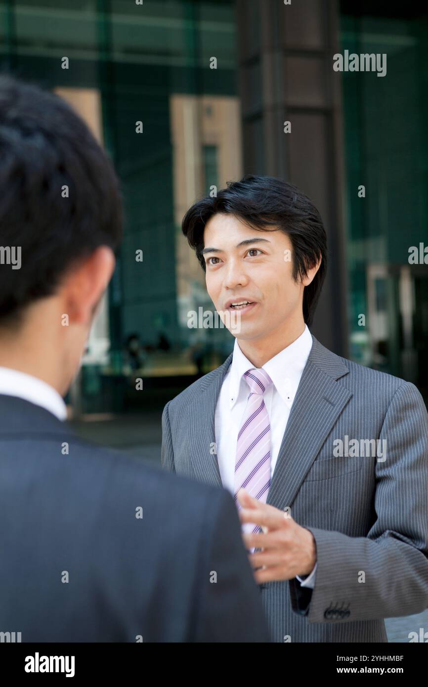 Supervisor having a meeting with his subordinate Stock Photo - Alamy