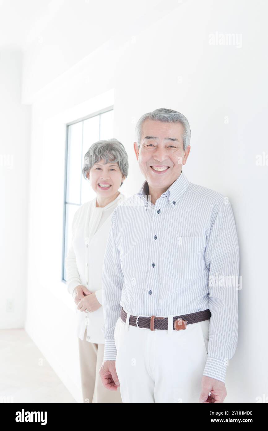 Middle shot smiling man woman hi-res stock photography and images - Alamy