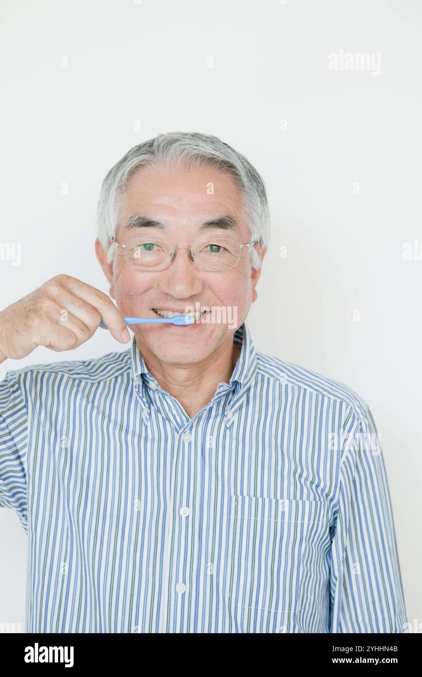 Senior man brushing his teeth Stock Photo - Alamy