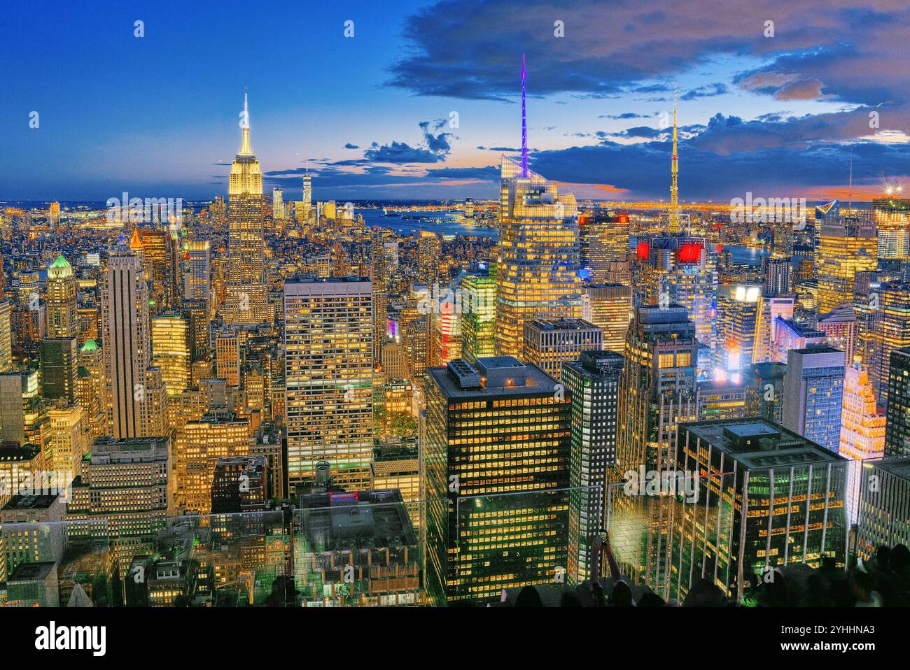 Night view of Manhattan from the skyscraper's observation deck. New ...