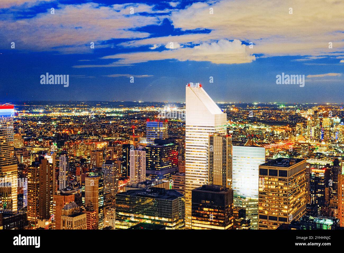Night view of Manhattan from the skyscraper's observation deck. New ...