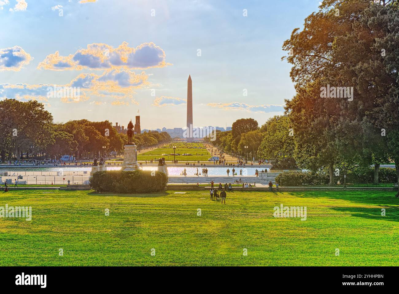 Capstone on washington monument hi-res stock photography and images - Alamy