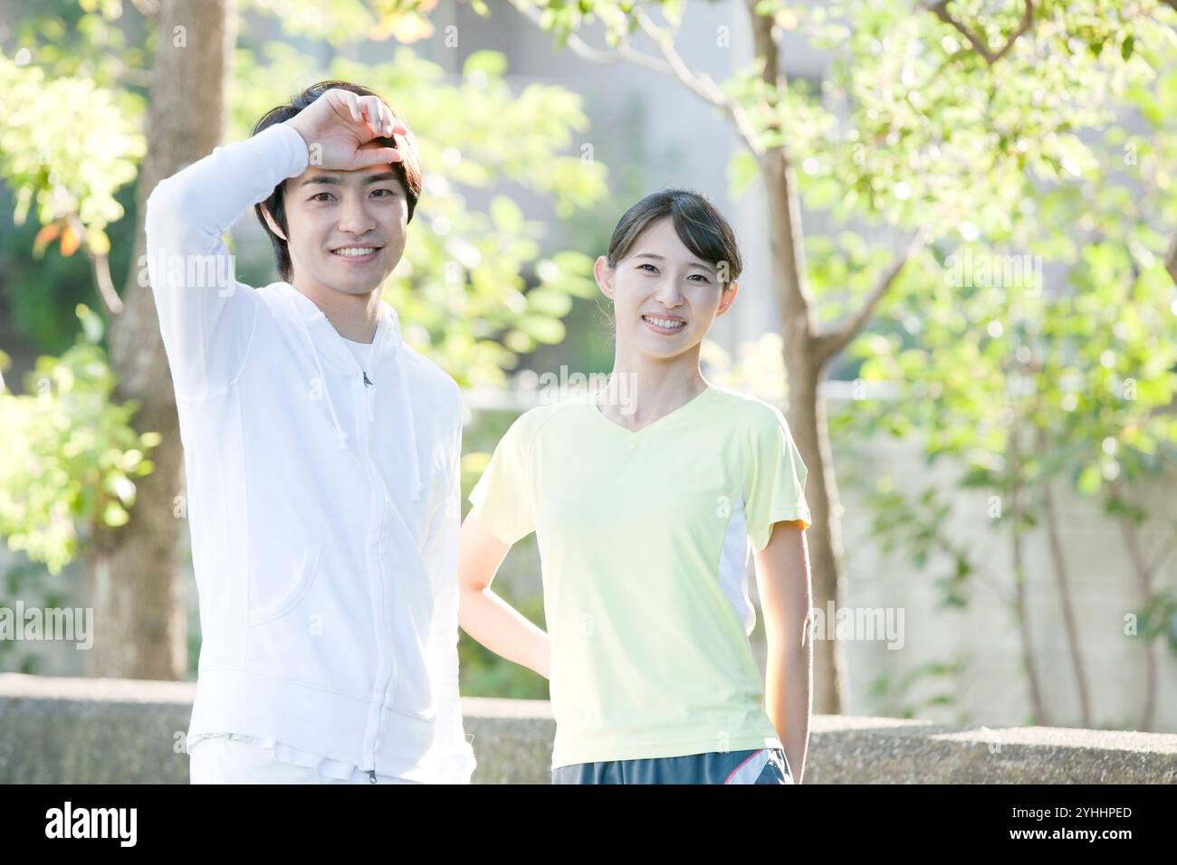 Men and women in exercise clothing Stock Photo - Alamy