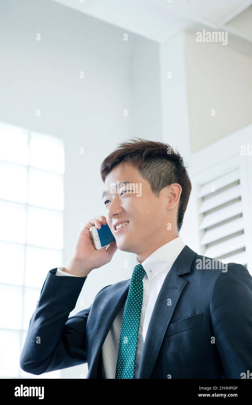Speaking on mobile phone hi-res stock photography and images - Alamy